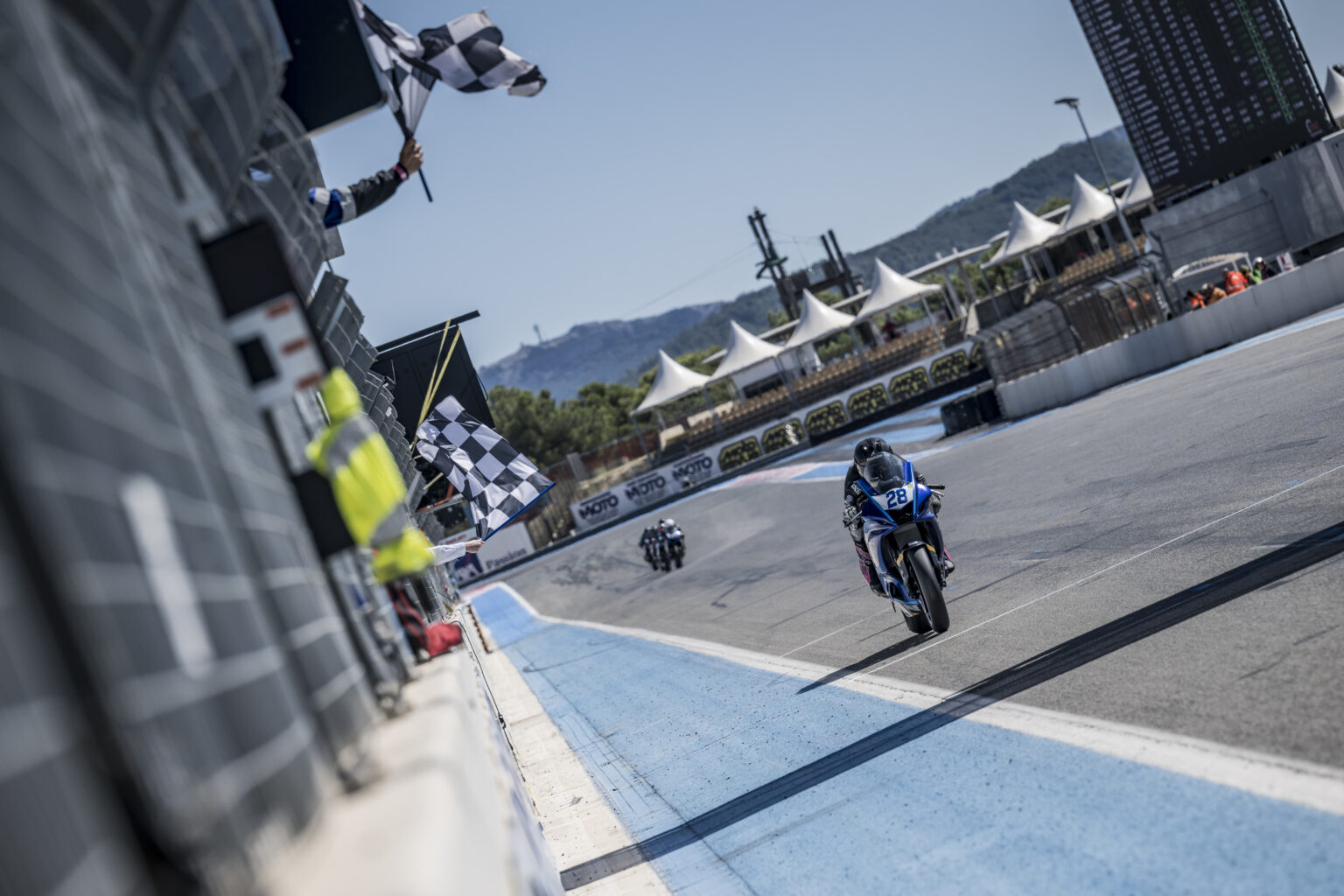 Lennox Lehmann triumphiert beim Yamaha R7 European Cup SuperFinale ...